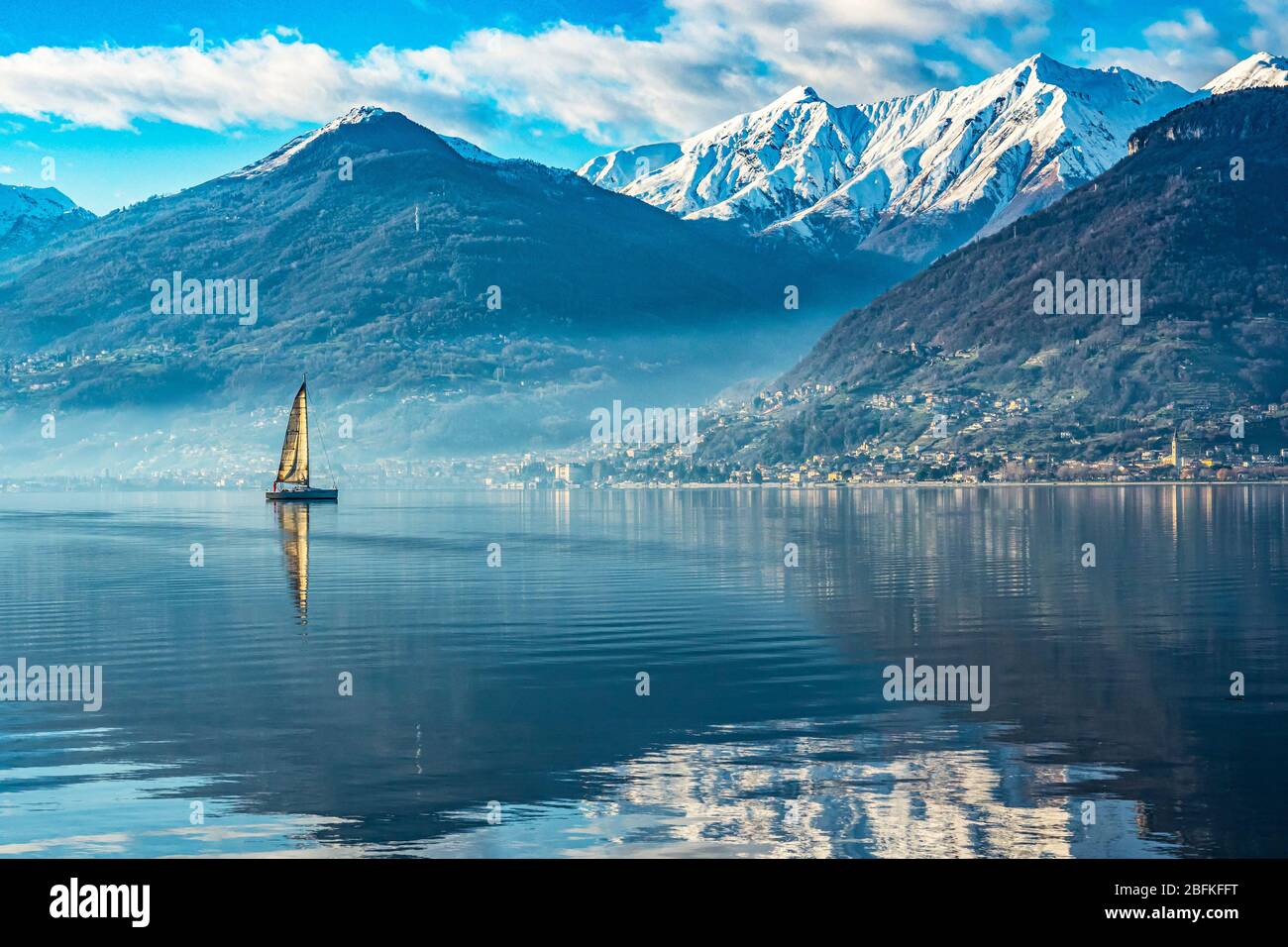 Sail boat on Lake Como Stock Photo - Alamy