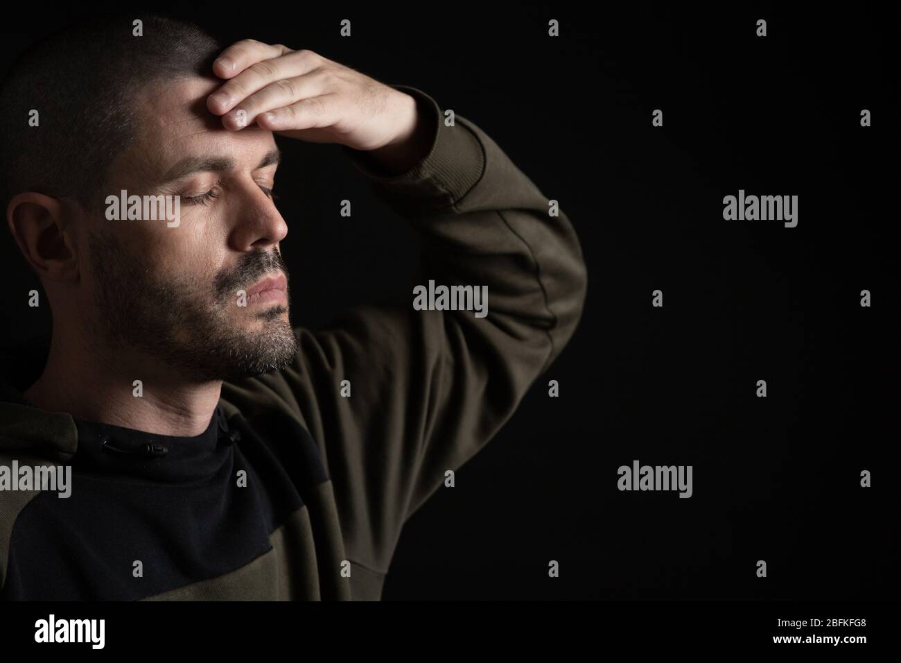 a man has a headache Stock Photo - Alamy