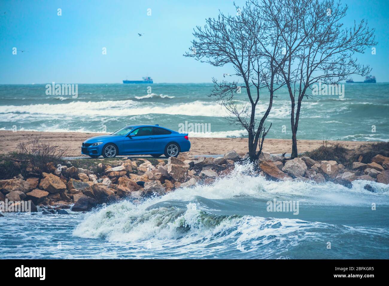Water waving near sailing ship hi-res stock photography and images - Alamy