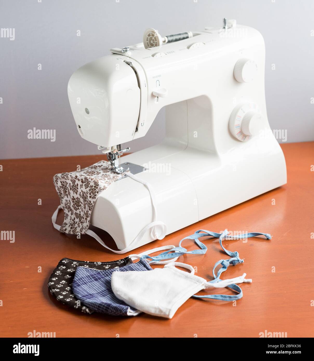 making home made breathing mask, corona virus protection. Protect cough ...