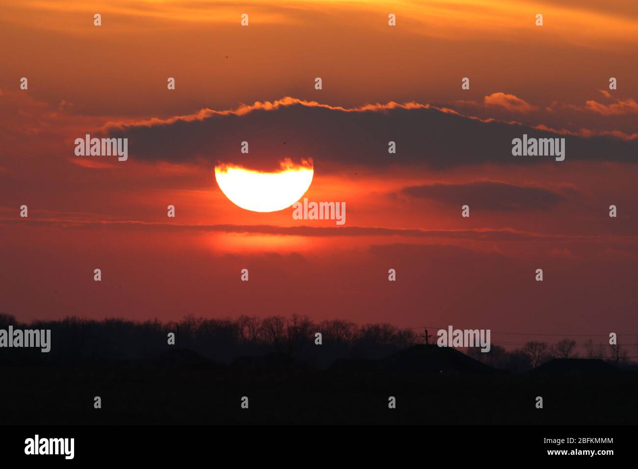 Red big giant sun hi-res stock photography and images - Alamy