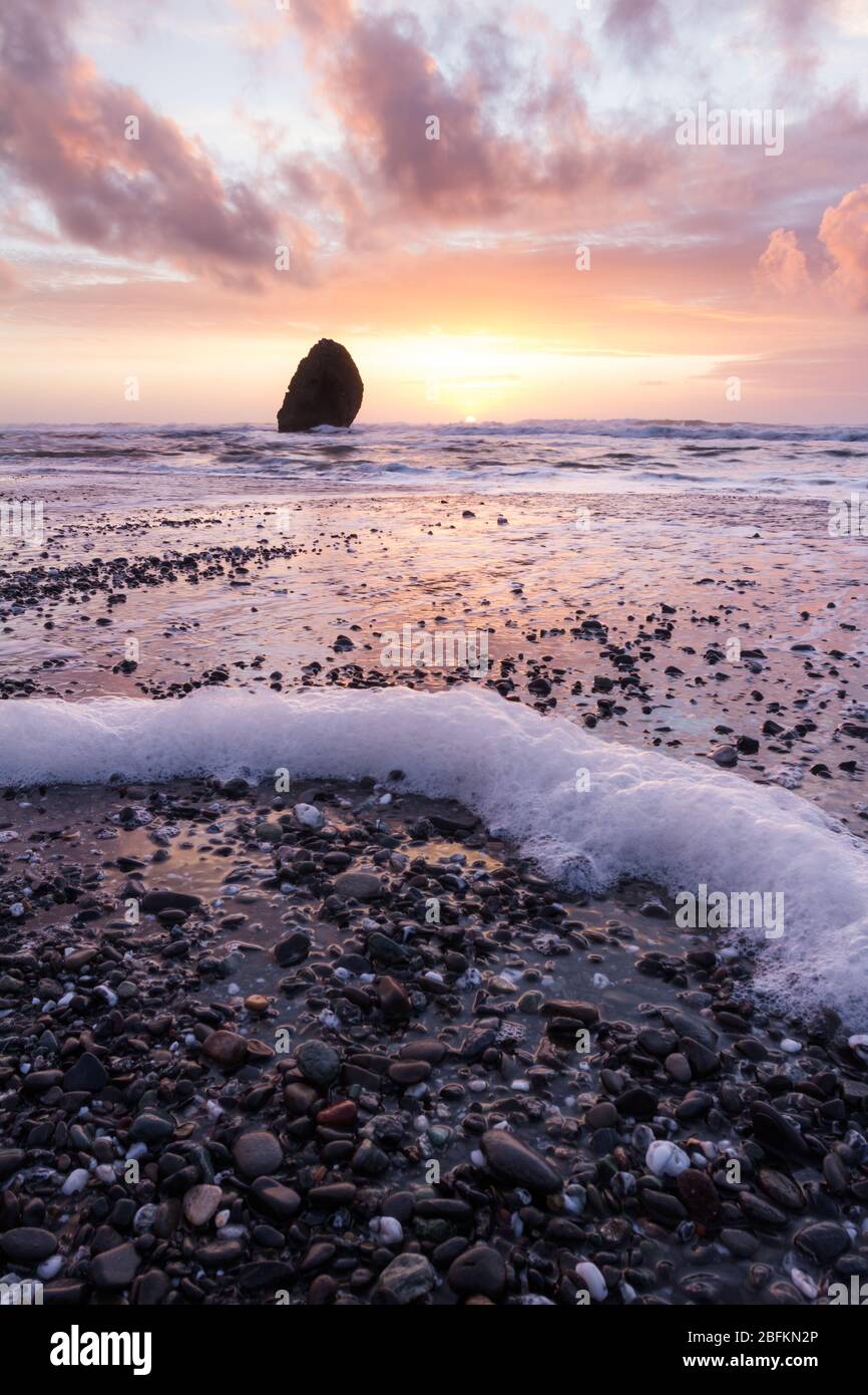 Gold beach oregon hi-res stock photography and images - Alamy