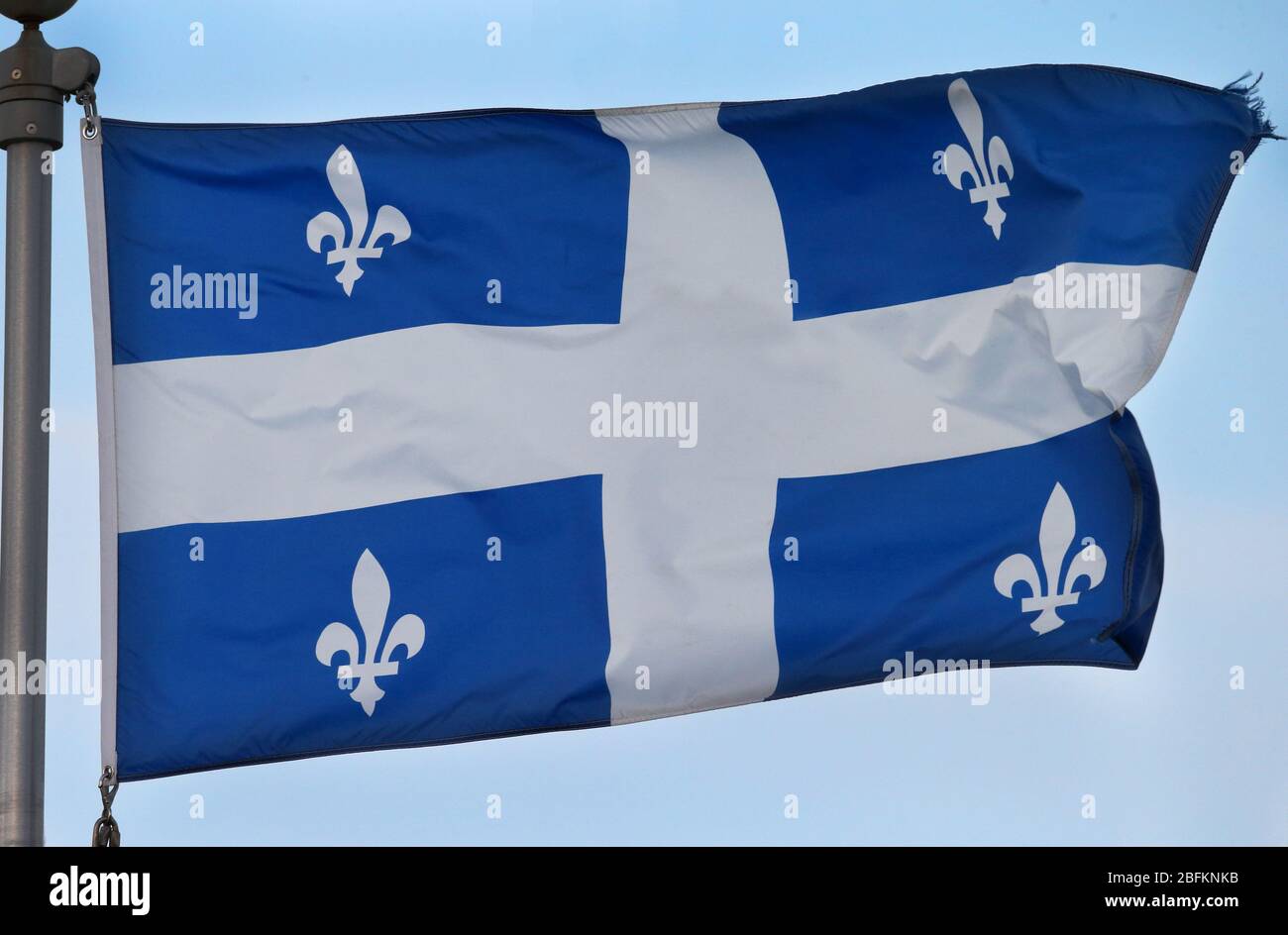 Quebec Provincial Flag - Flying High at Veterans Memorial Parkway in ...