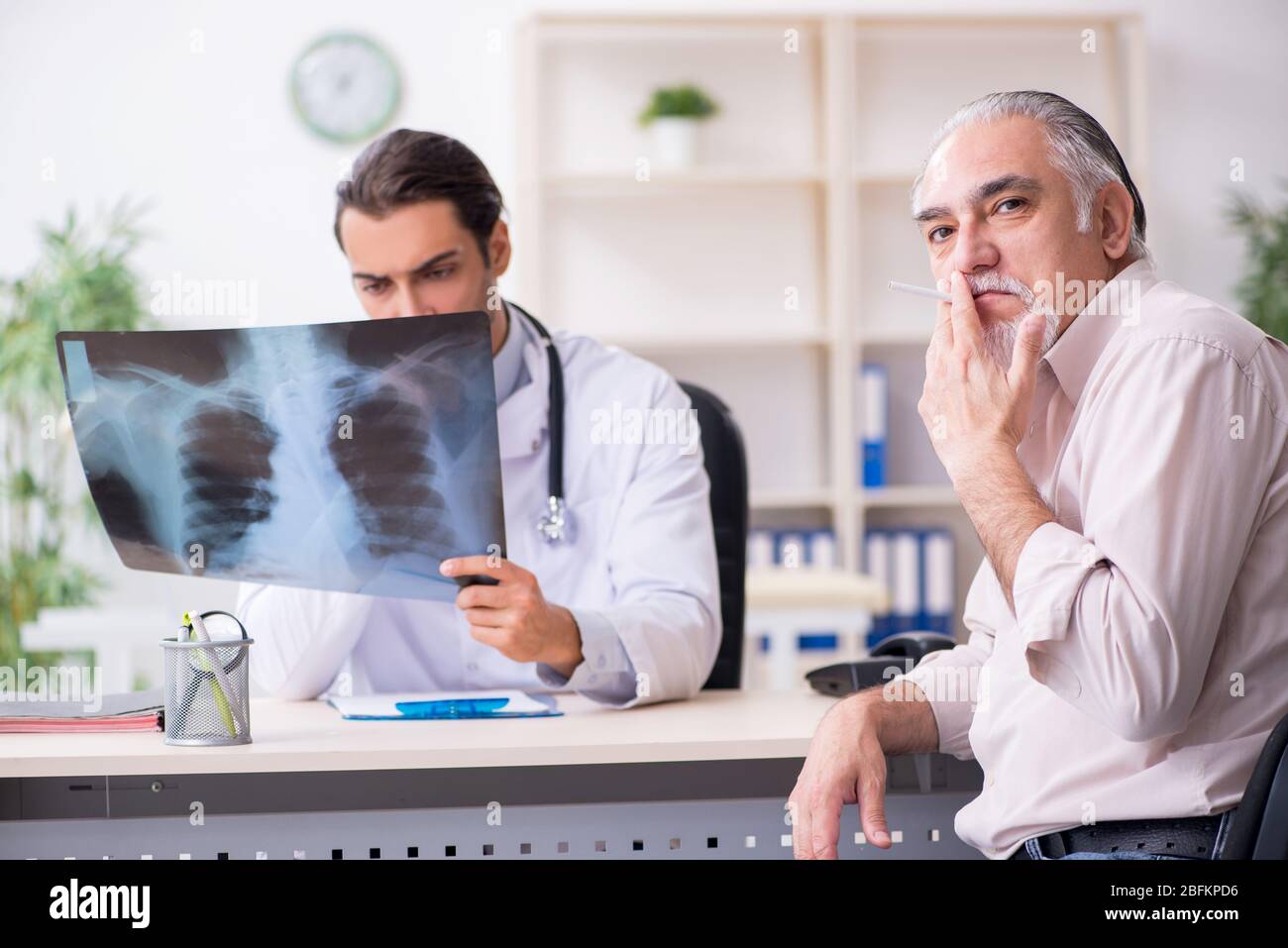 Smoking lungs xray hi-res stock photography and images - Alamy
