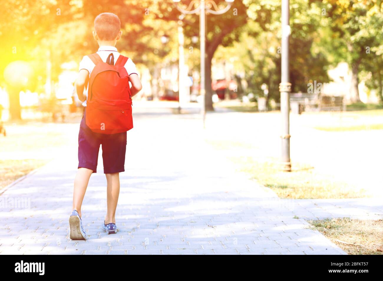 Little boy with large school bag, outdoor Stock Photo - Alamy