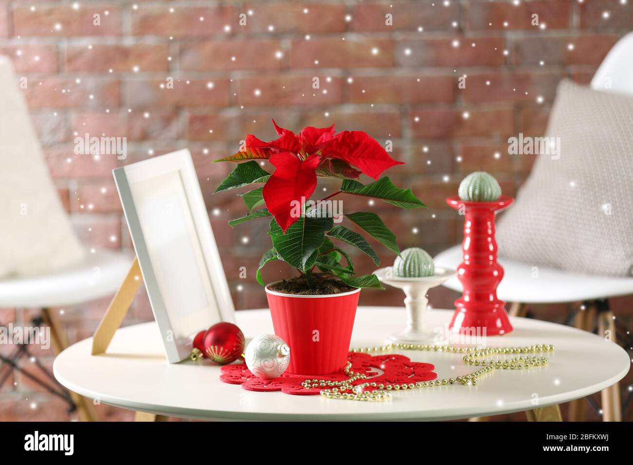 Falling snow effect hi-res stock photography and images - Alamy