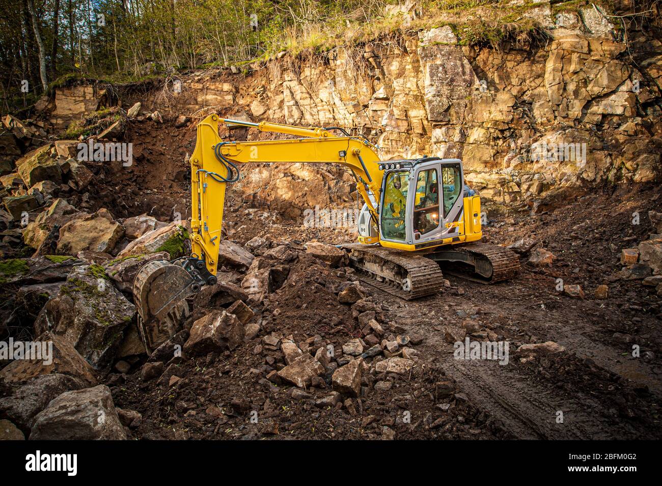 Yellow grey excavator quarry hi-res stock photography and images - Alamy