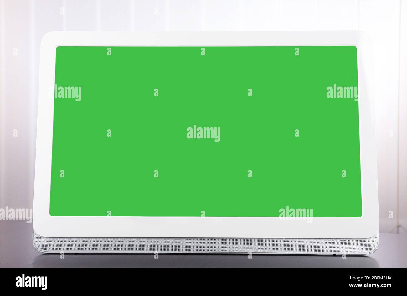 Click digital tablet green screen hi-res stock photography and images ...