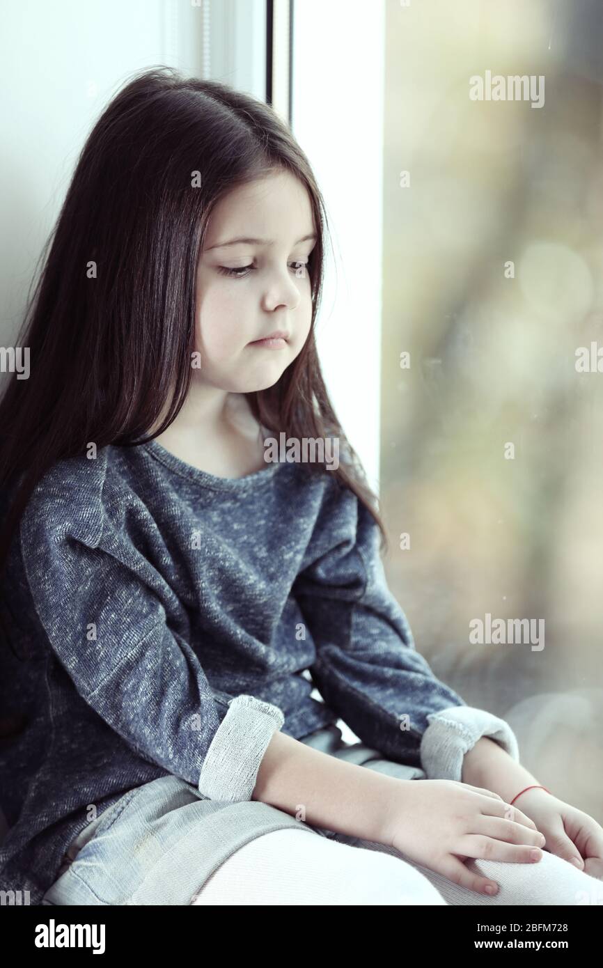 Lonely child waiting someone hi-res stock photography and images - Alamy