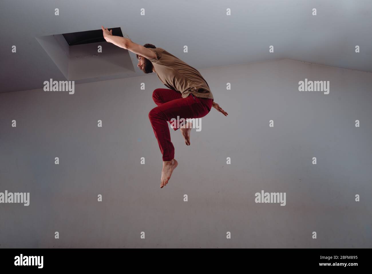 Contemporary dance artist practicing a dance routine Stock Photo - Alamy
