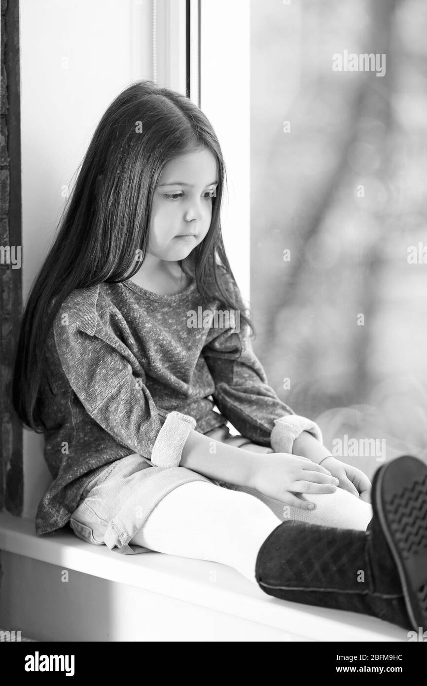 Lonely child waiting someone hi-res stock photography and images - Alamy