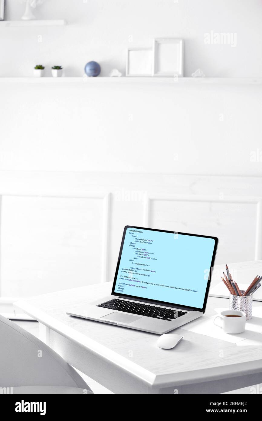 Visual programming text hi-res stock photography and images - Alamy