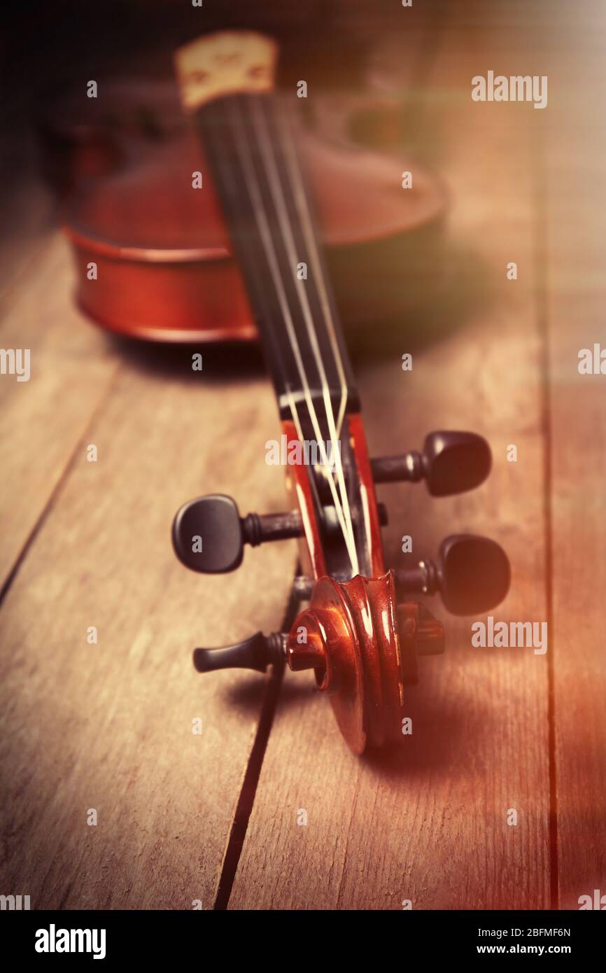 Violin sound effect hi-res stock photography and images - Alamy