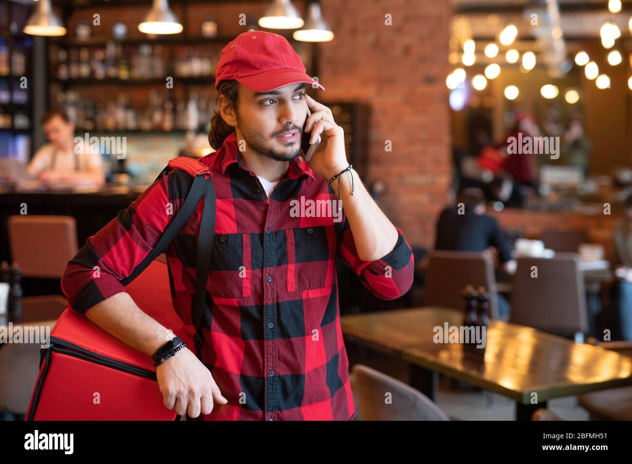 Men asking for drink bar hi-res stock photography and images - Alamy