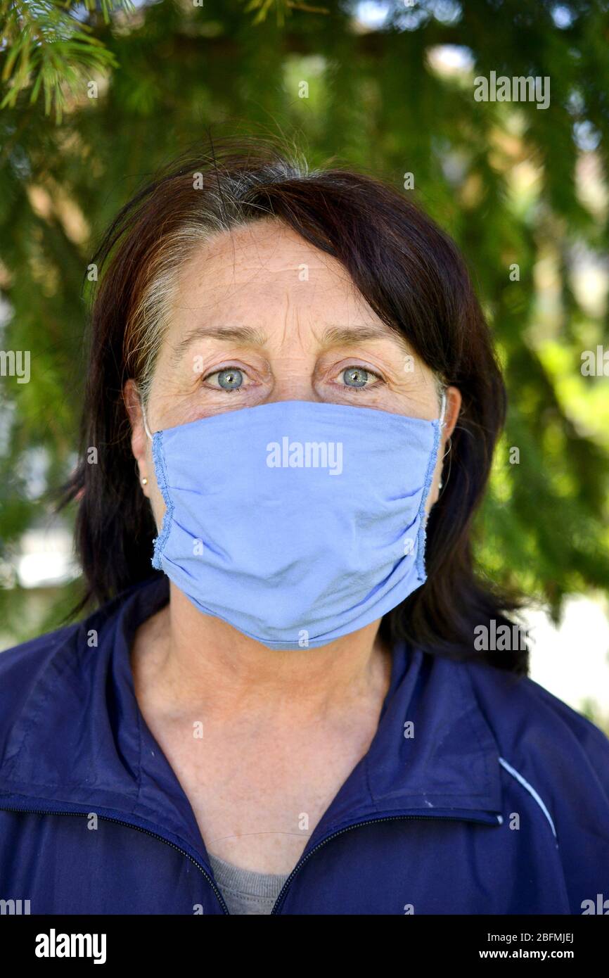 middle aged woman wearing protective mask against virus Stock Photo - Alamy