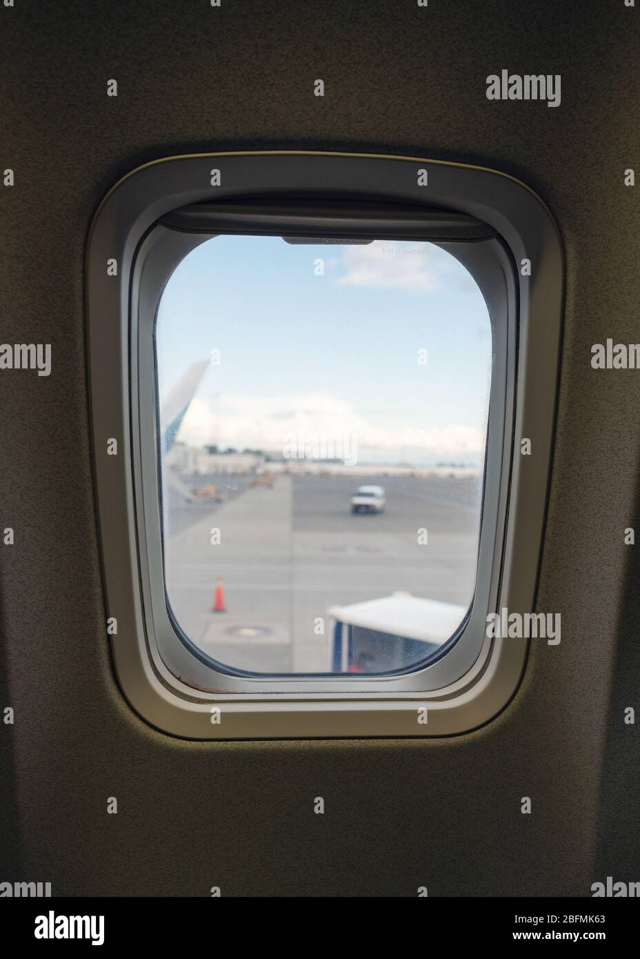 Aircraft interior side view hi-res stock photography and images - Alamy
