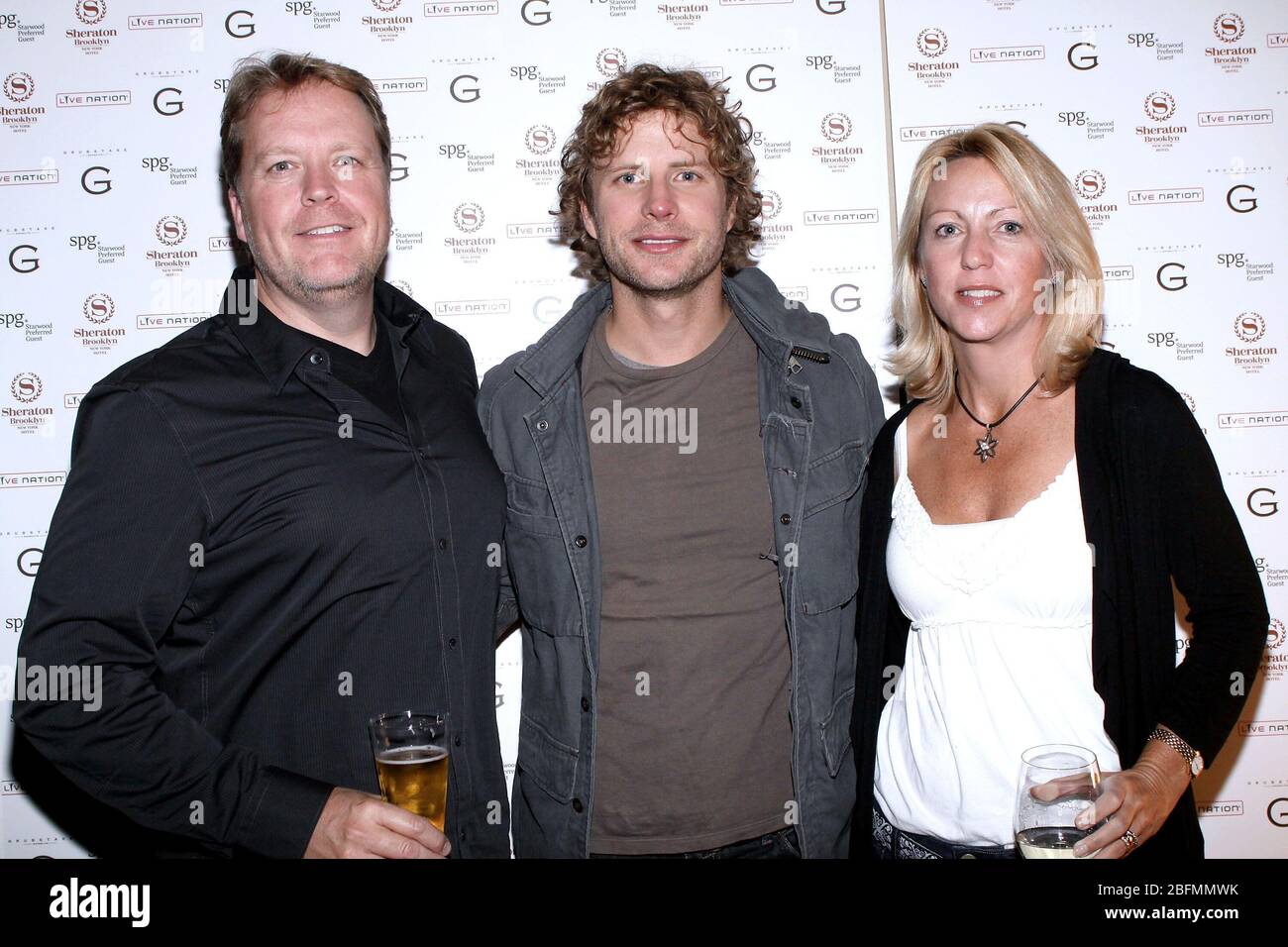 Brooklyn, NY, USA. 21 October, 2010. Bob Bragdon, Dierks Bently, Susan ...