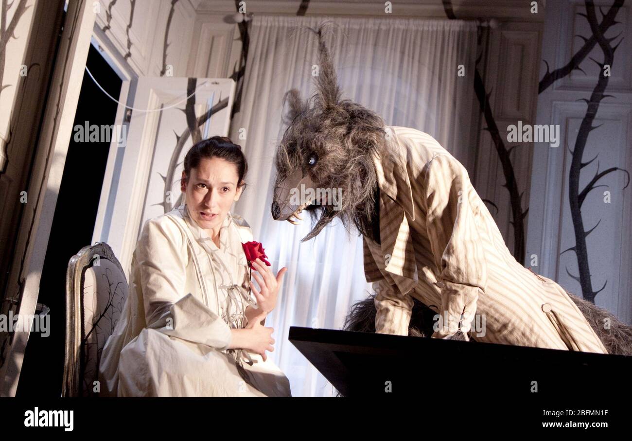 Sian Clifford (Beauty), Mark Arends (The Beast) in BEAUTY AND THE BEAST ...