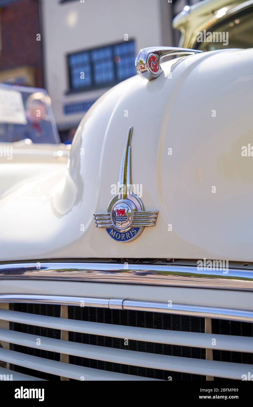 Vintage Morris Minor car badge on white bonnet Stock Photo - Alamy