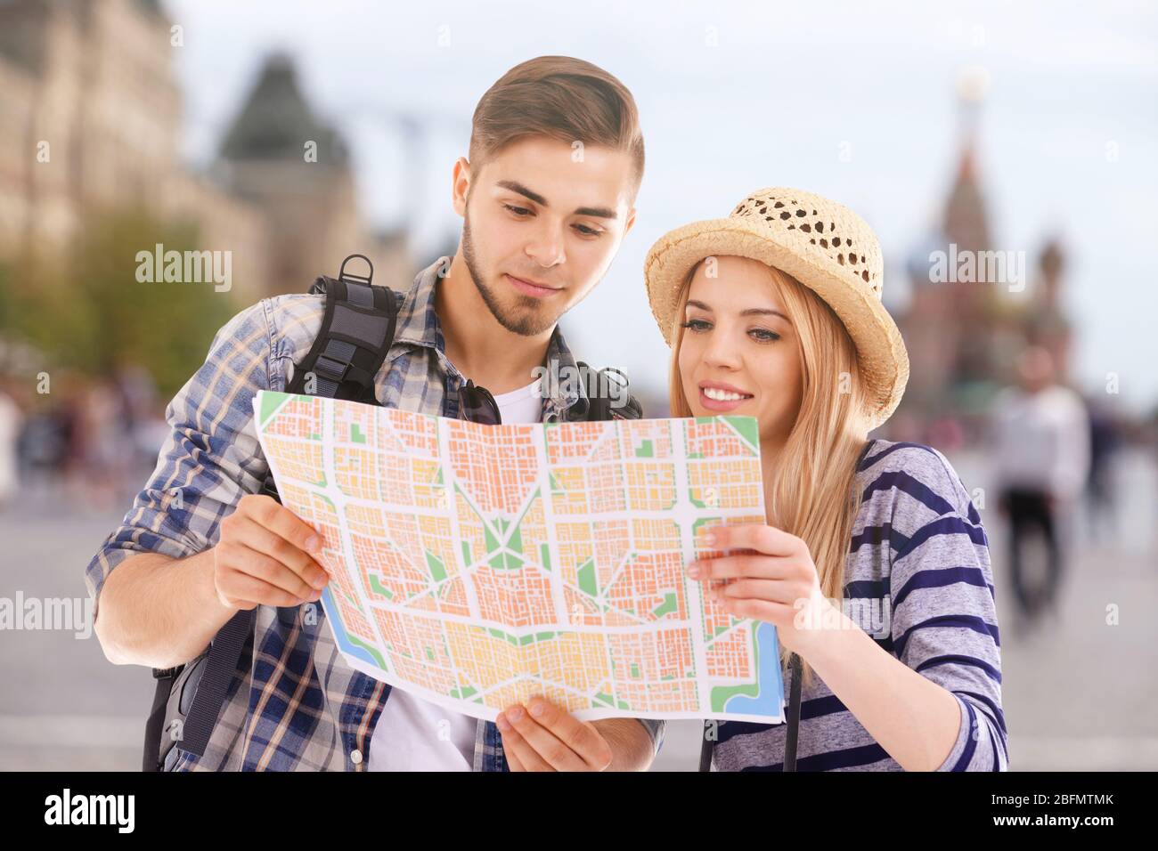 Young couple of travelers Stock Photo - Alamy