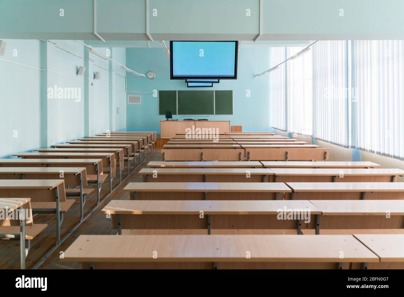 Empty classroom and computer hi-res stock photography and images - Alamy