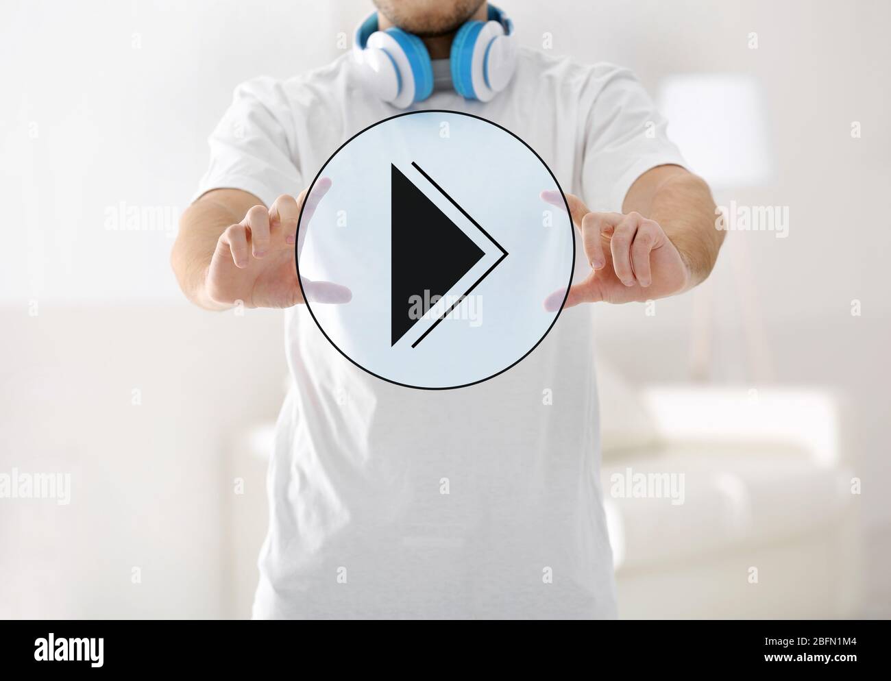 Screen play button hi-res stock photography and images - Alamy