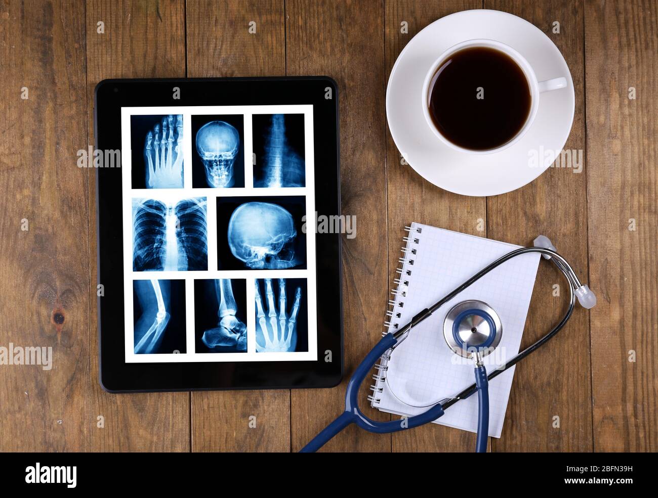 Digital x rays on computer screen hi-res stock photography and images ...