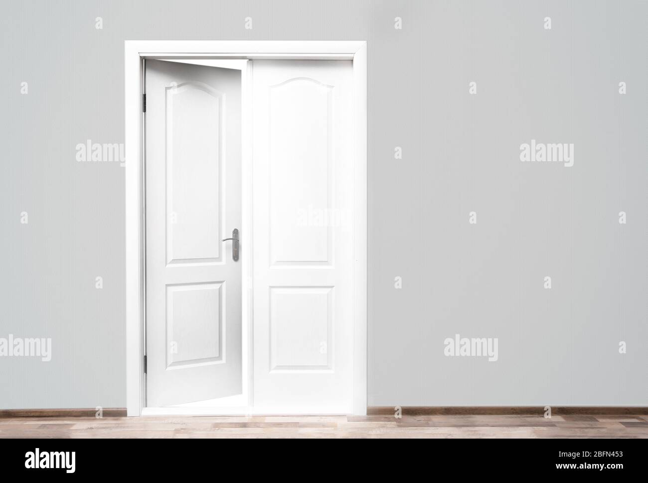 White open door in room Stock Photo - Alamy