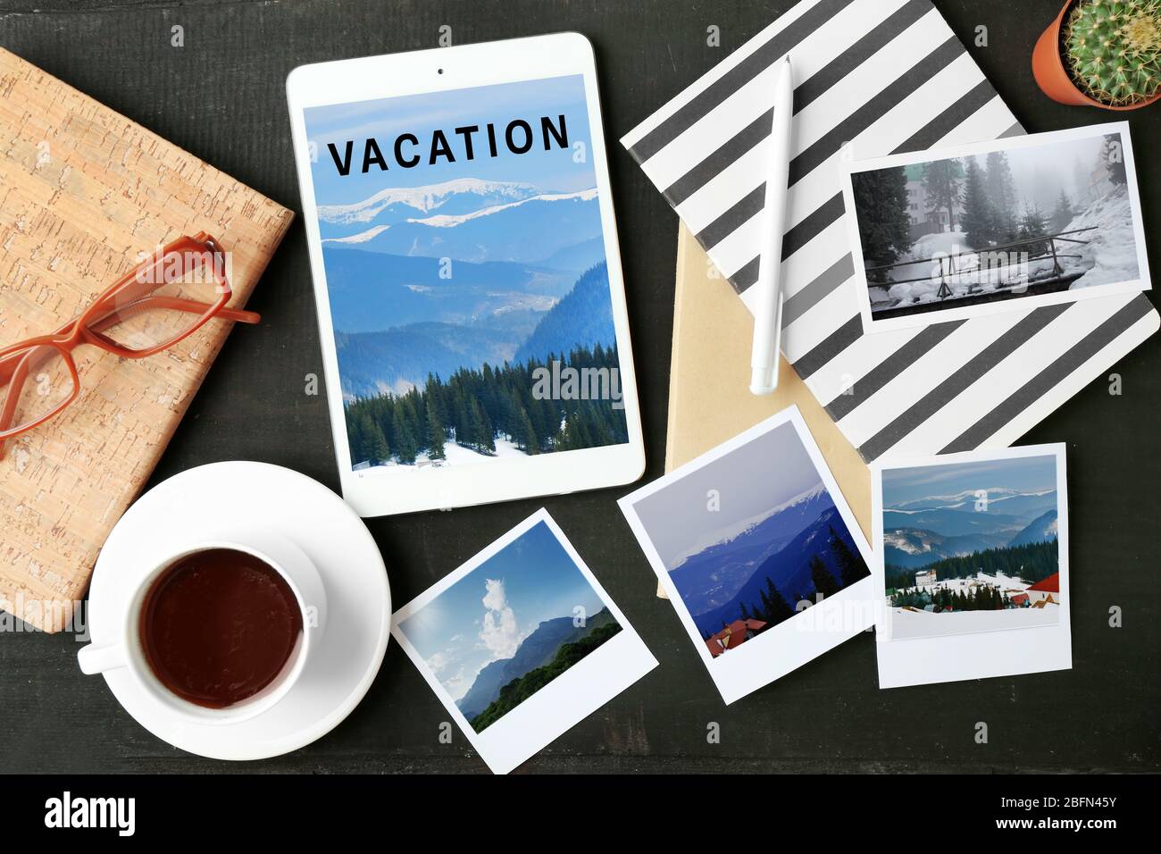 Traveling concept smart phone hi-res stock photography and images - Alamy