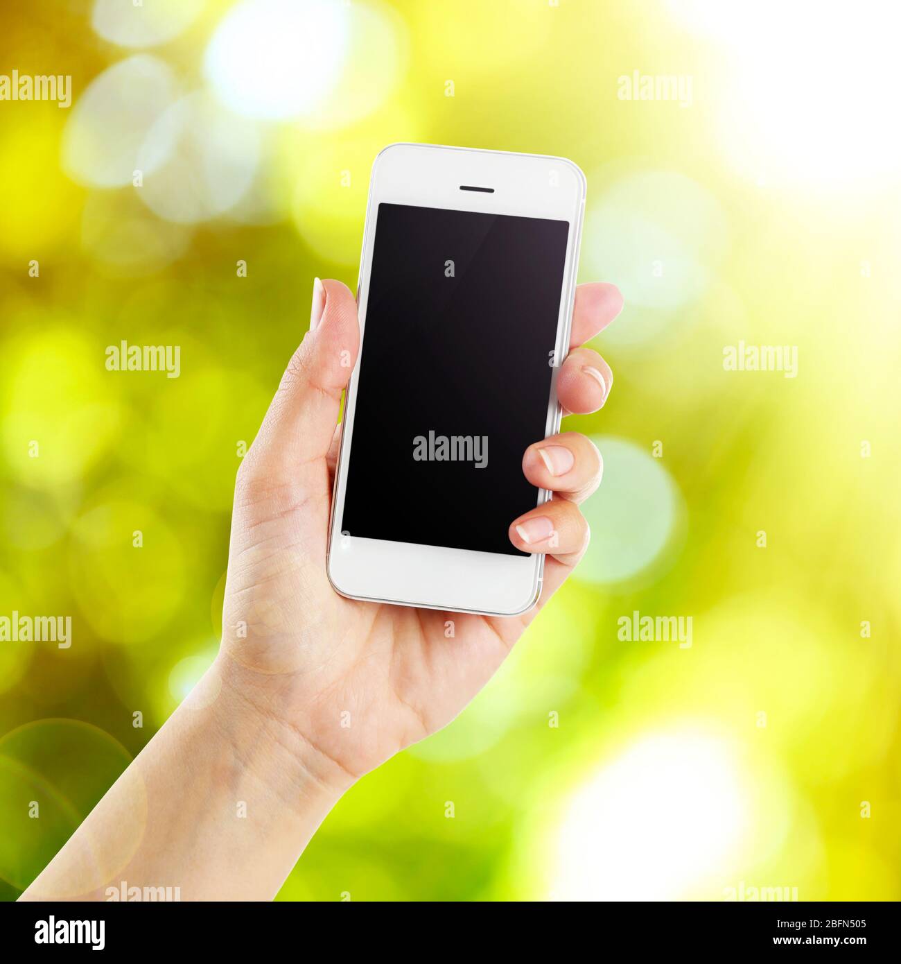 Woman shows green screen mobile hi-res stock photography and images - Alamy
