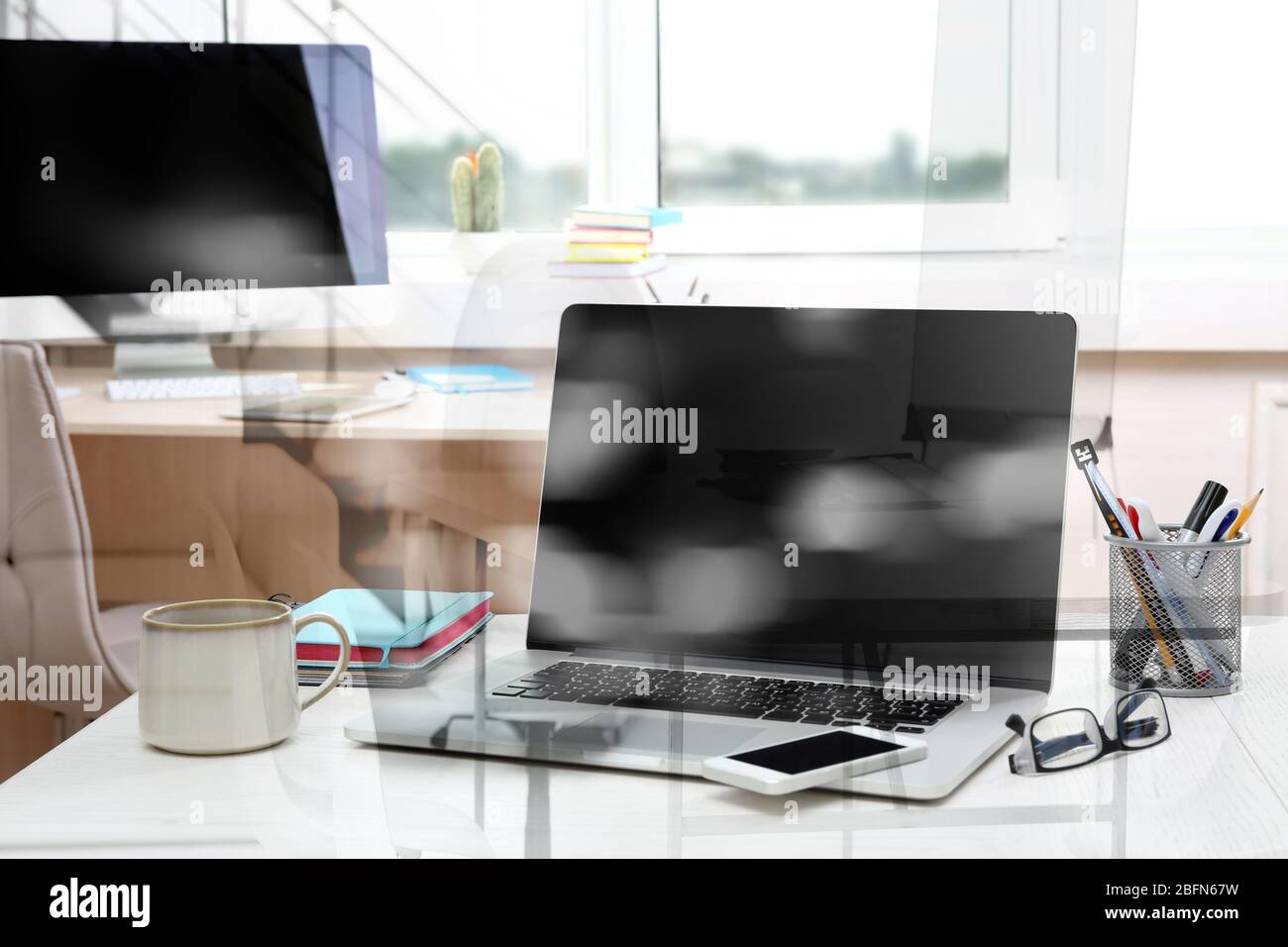 Reflection glasses pc screen hi-res stock photography and images - Alamy