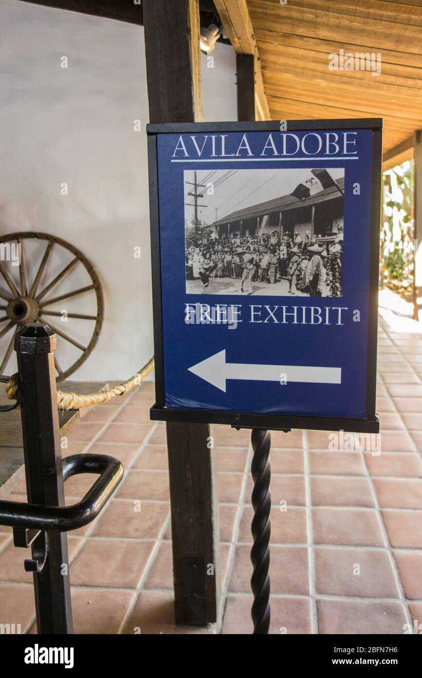 Mexican street signs hi-res stock photography and images - Alamy