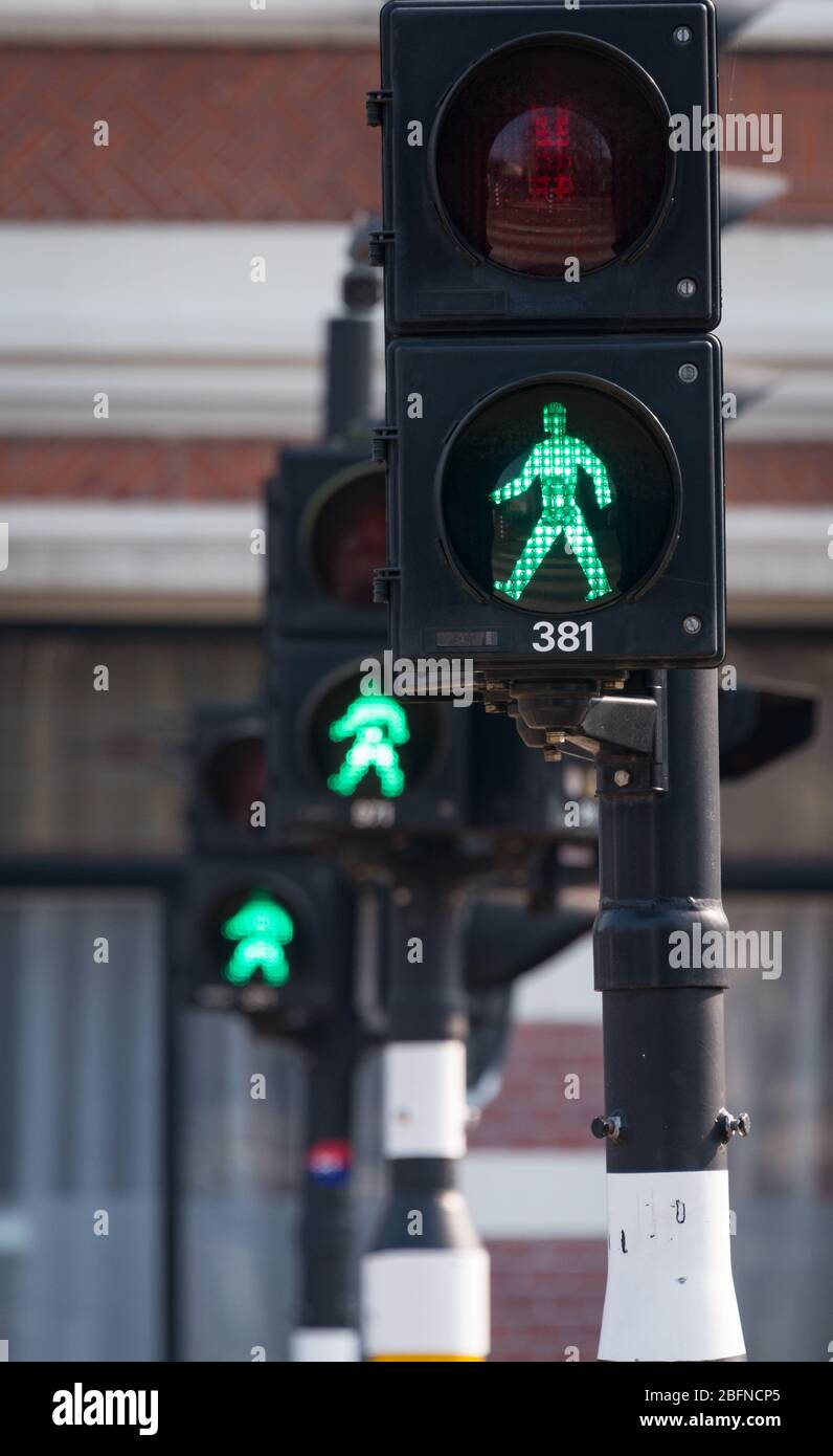 Green walk man traffic light hi-res stock photography and images - Alamy