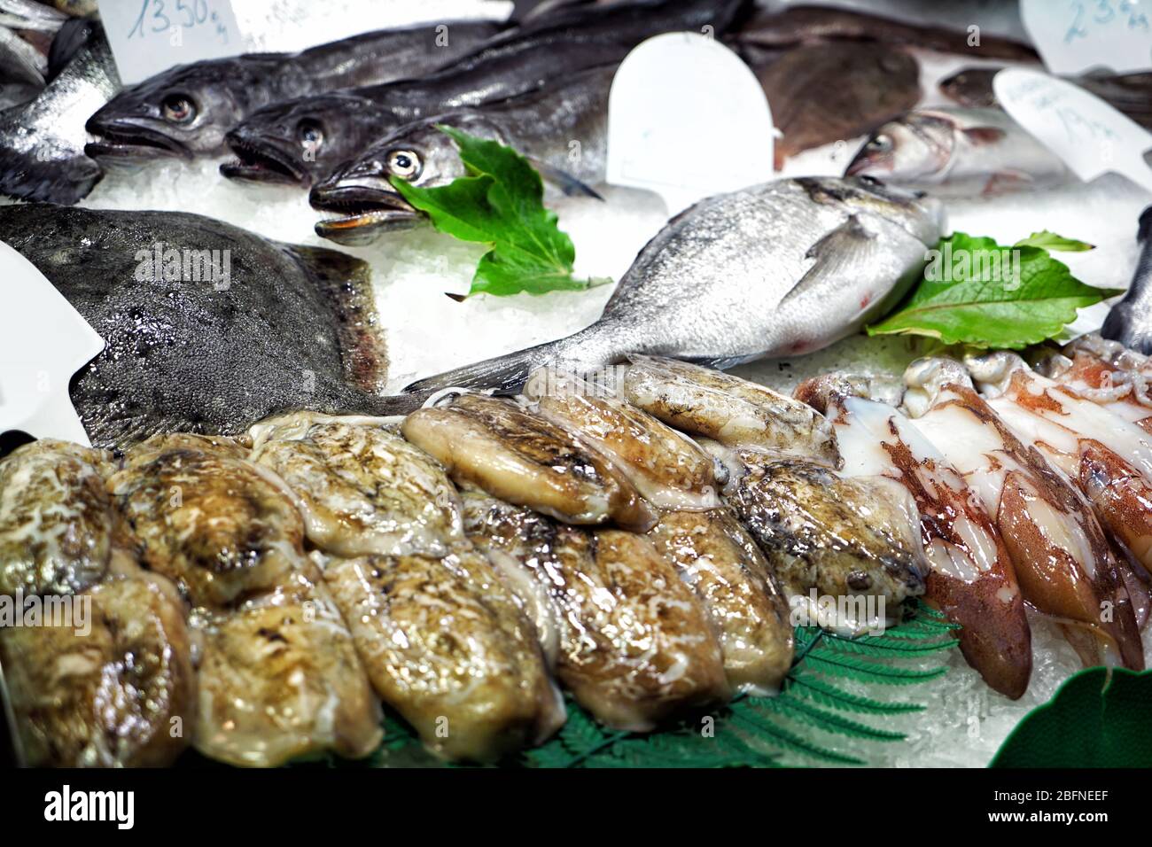 Seafood distribution hi-res stock photography and images - Alamy