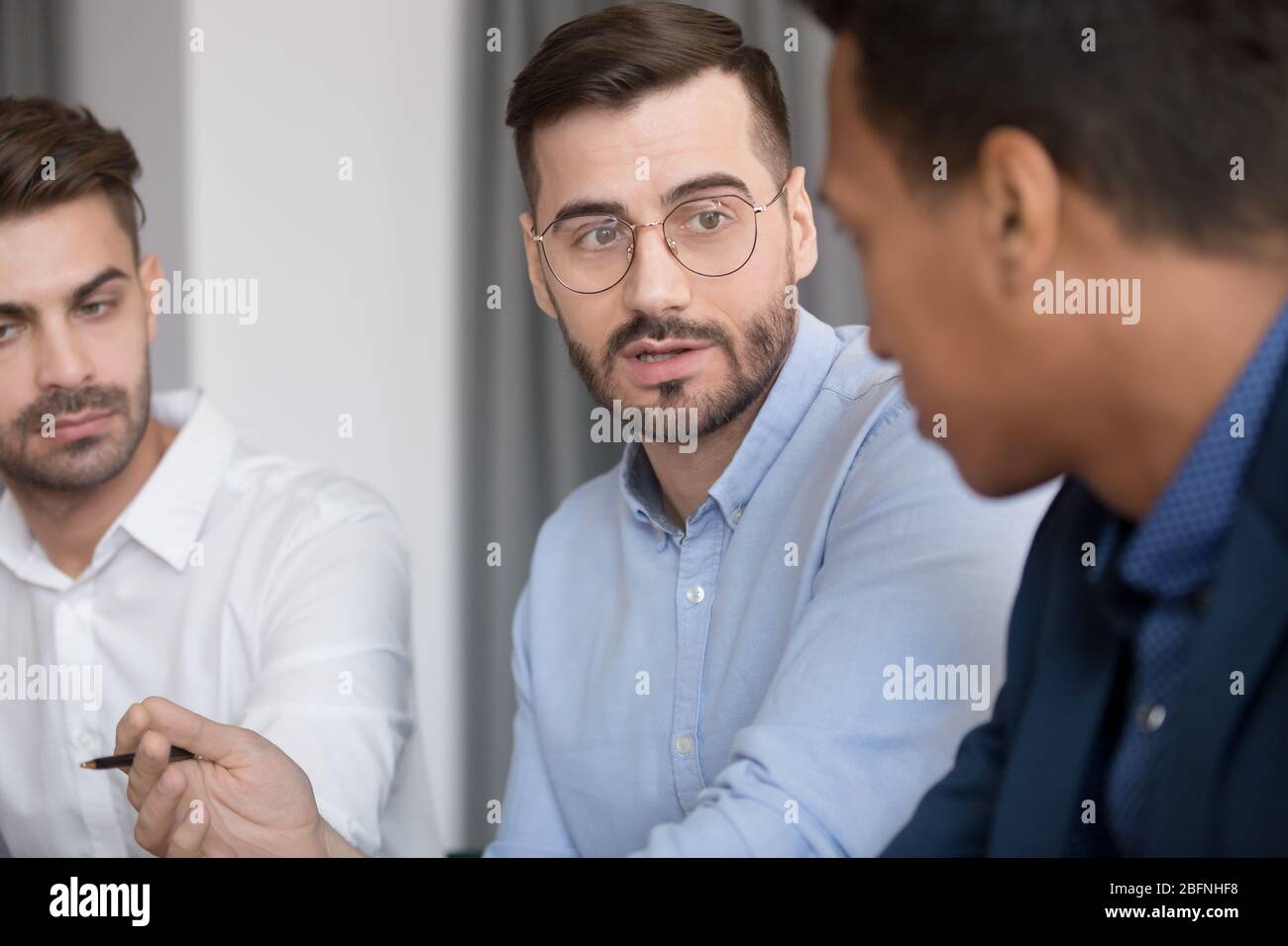 Employees listening boss hi-res stock photography and images - Alamy