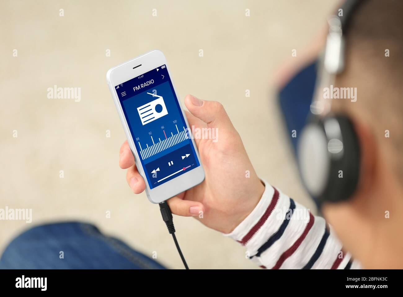 Shortwave listening hi-res stock photography and images - Alamy