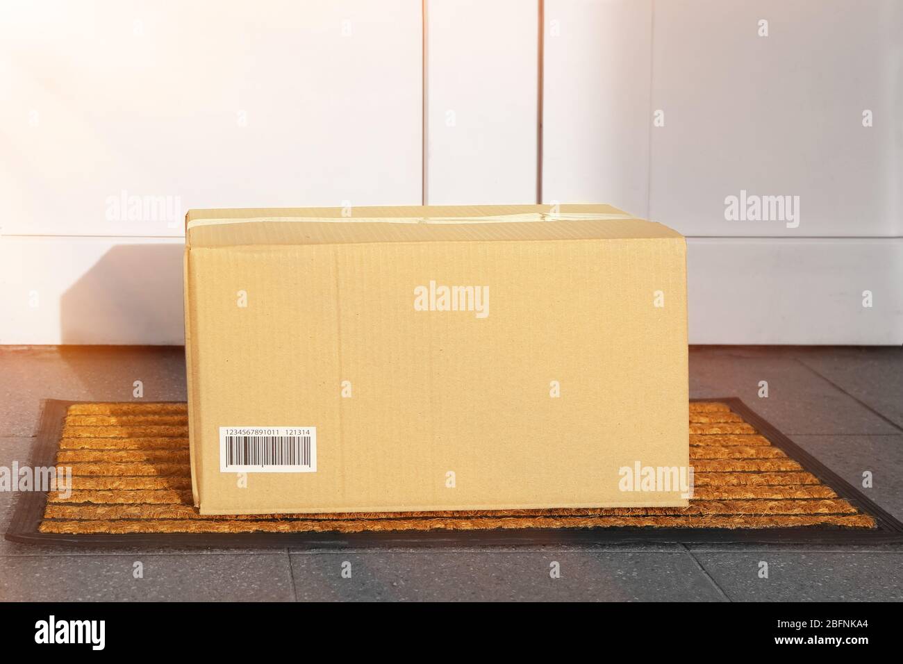 We have left your parcel hi-res stock photography and images - Alamy