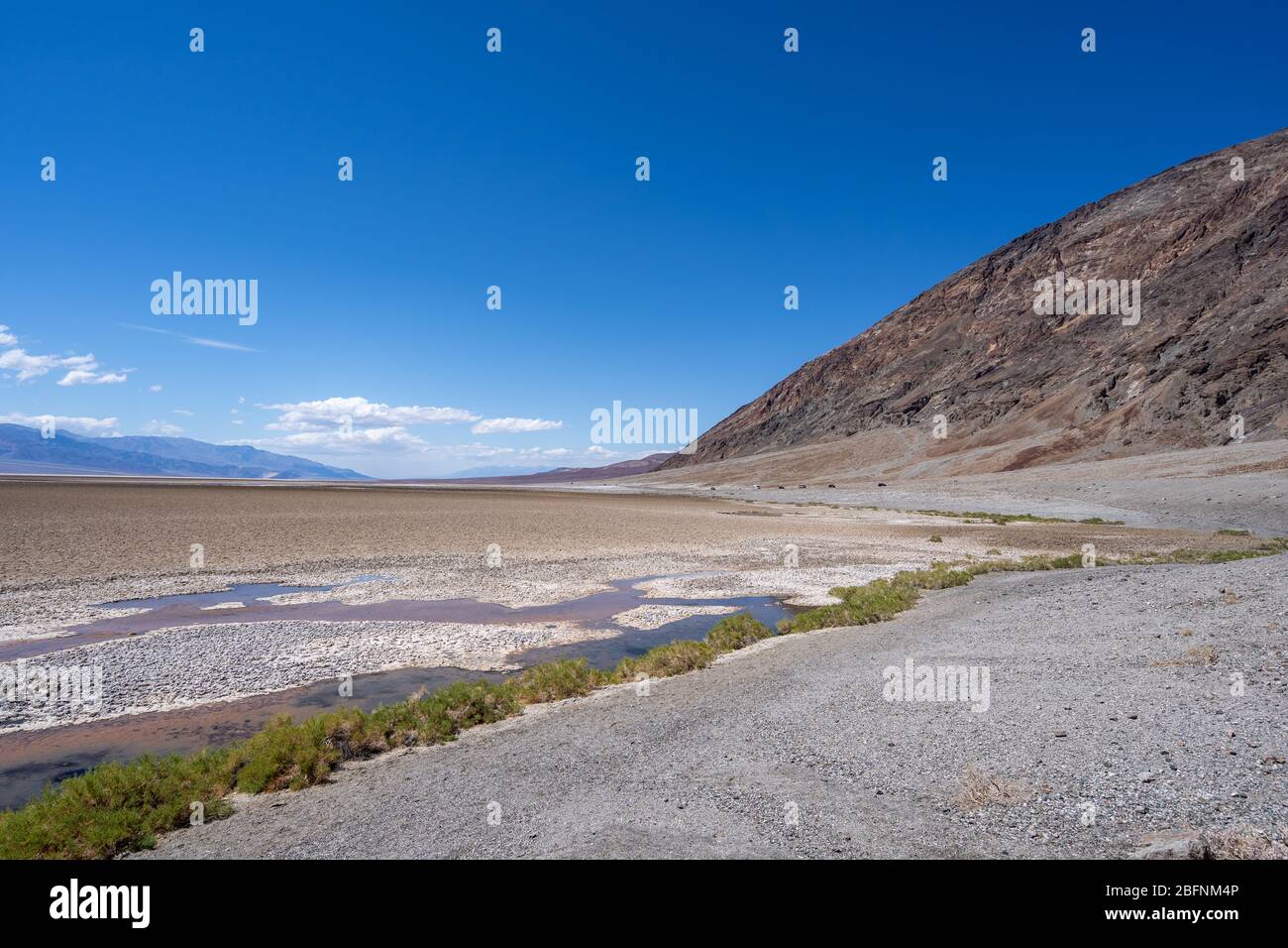 Death valley rocks mountains basin national park hi-res stock ...