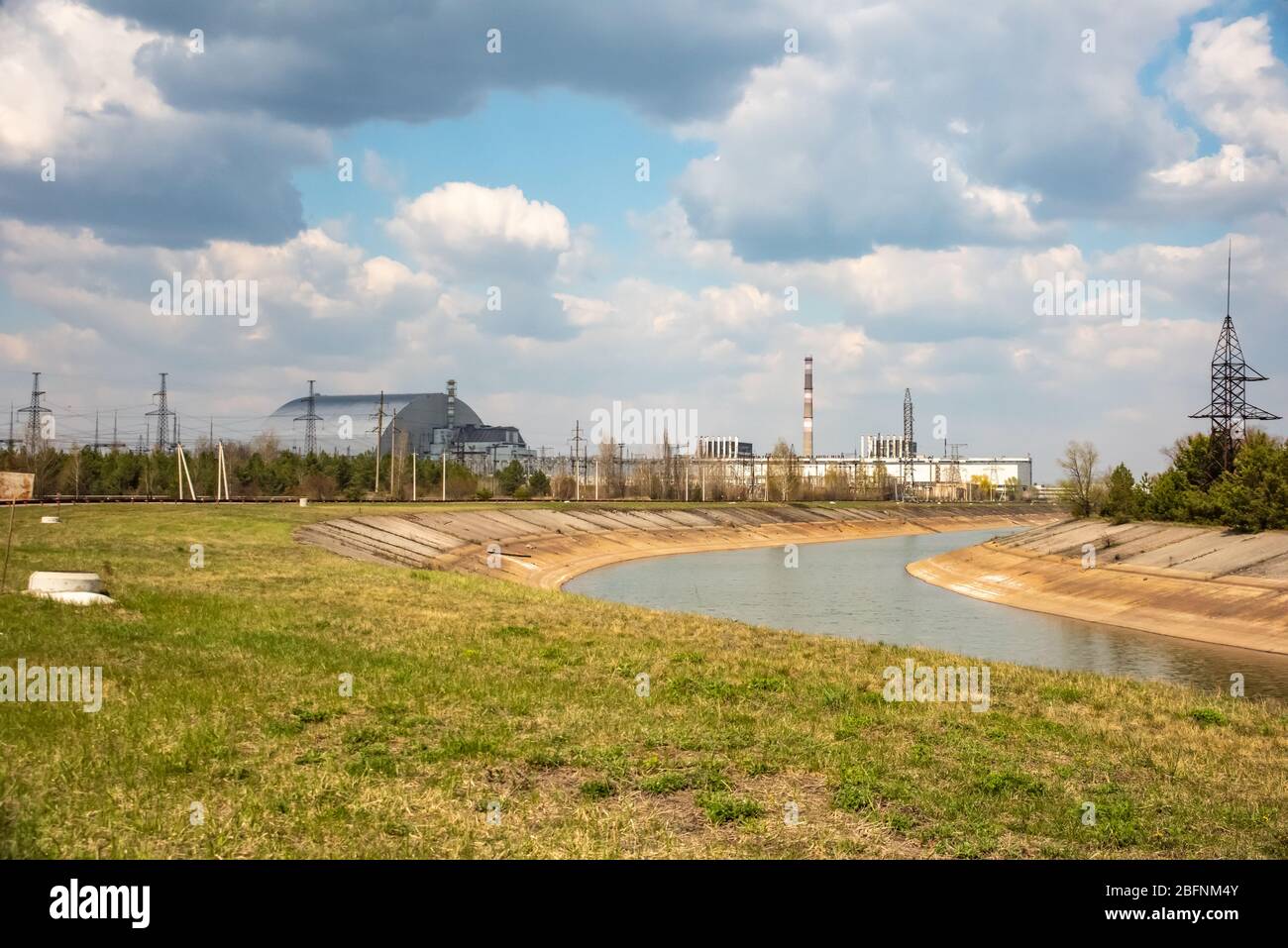 fourth block of Chernobyl nuclear power plant with new Arch shelter ...
