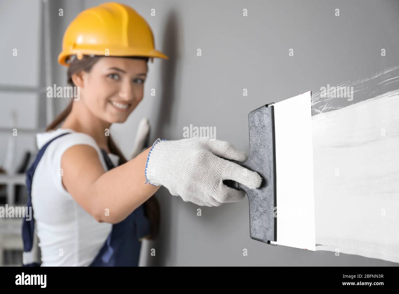 Decorator working with spatula indoors Stock Photo - Alamy