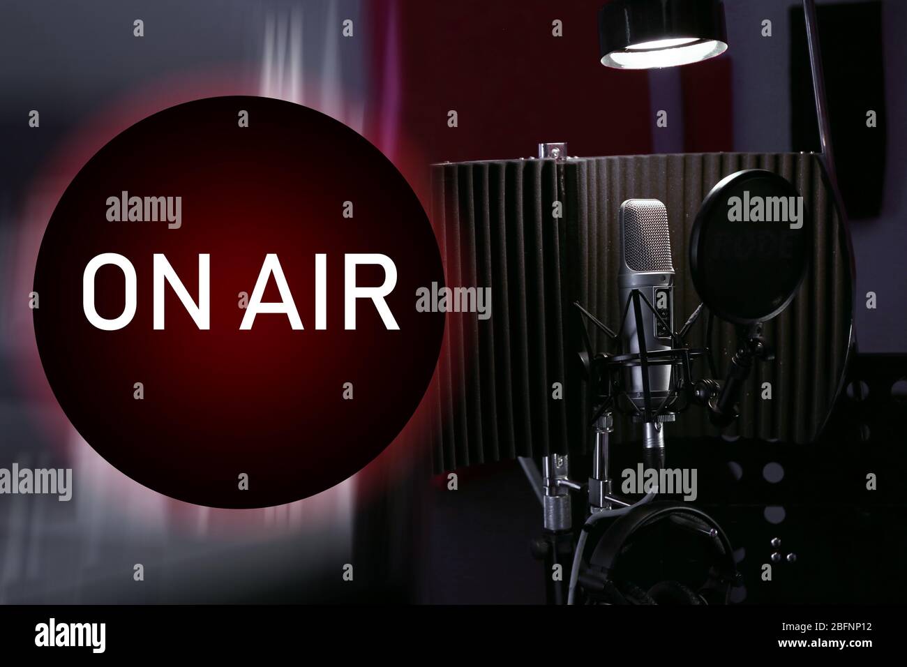 Microphone sign listening radio hi-res stock photography and images - Alamy