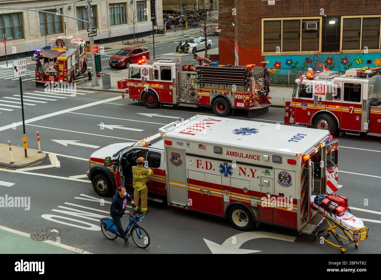 New york city first responders hi-res stock photography and images - Alamy