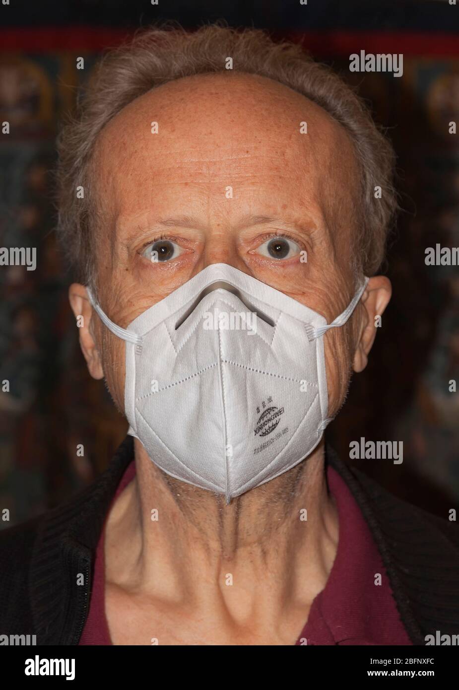Elderly man with respirator mask from Xinhongwei Stock Photo - Alamy
