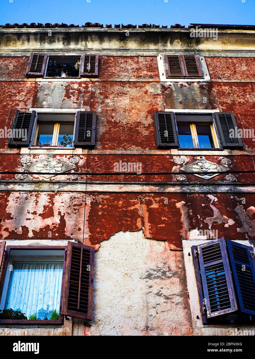 Needs repair hi-res stock photography and images - Alamy