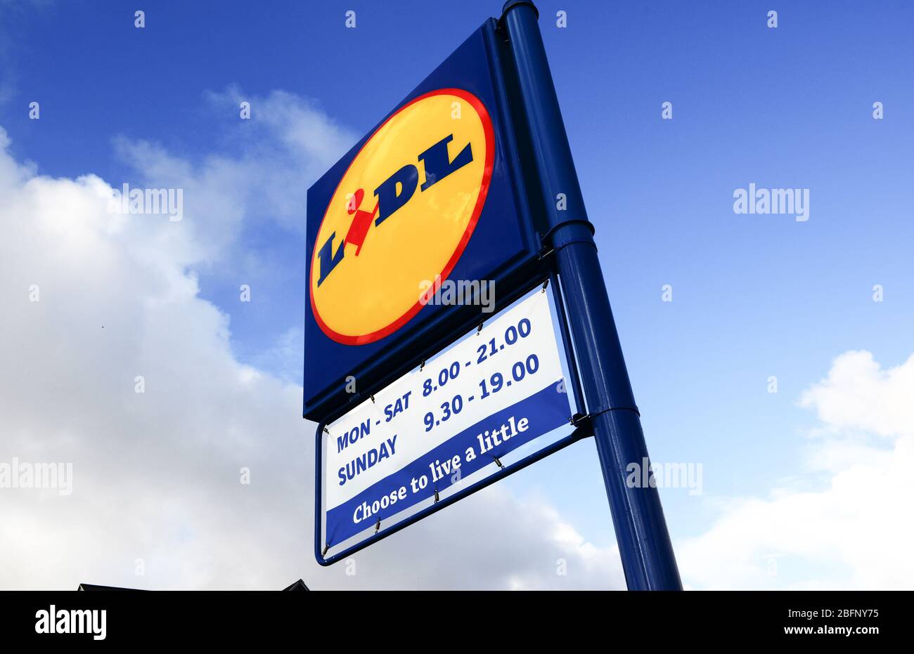 Aldi lidl sign hi-res stock photography and images - Alamy
