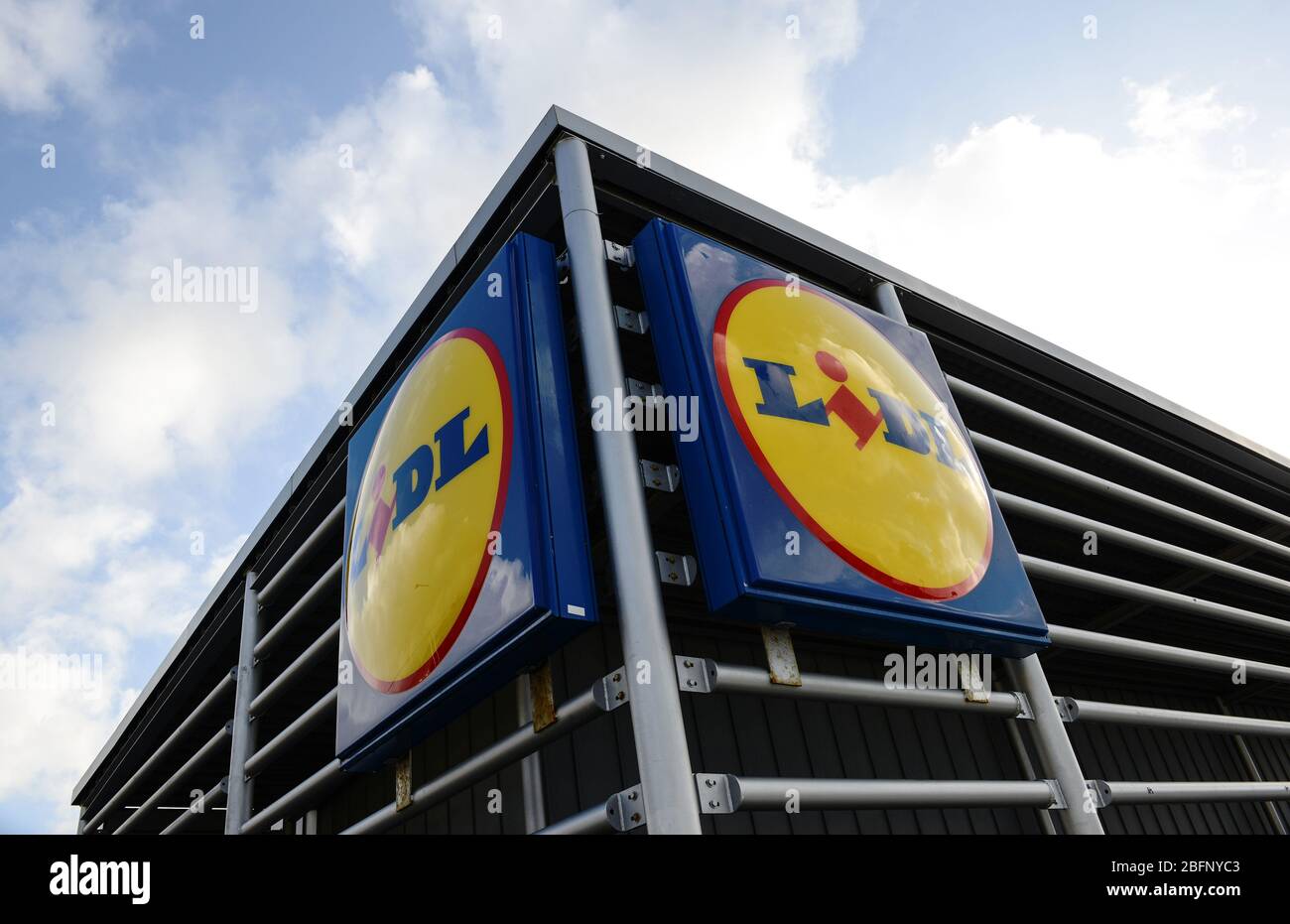 Lidl shelf hi-res stock photography and images - Alamy