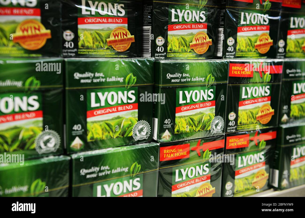 Grocery store shelves tea hi-res stock photography and images - Alamy