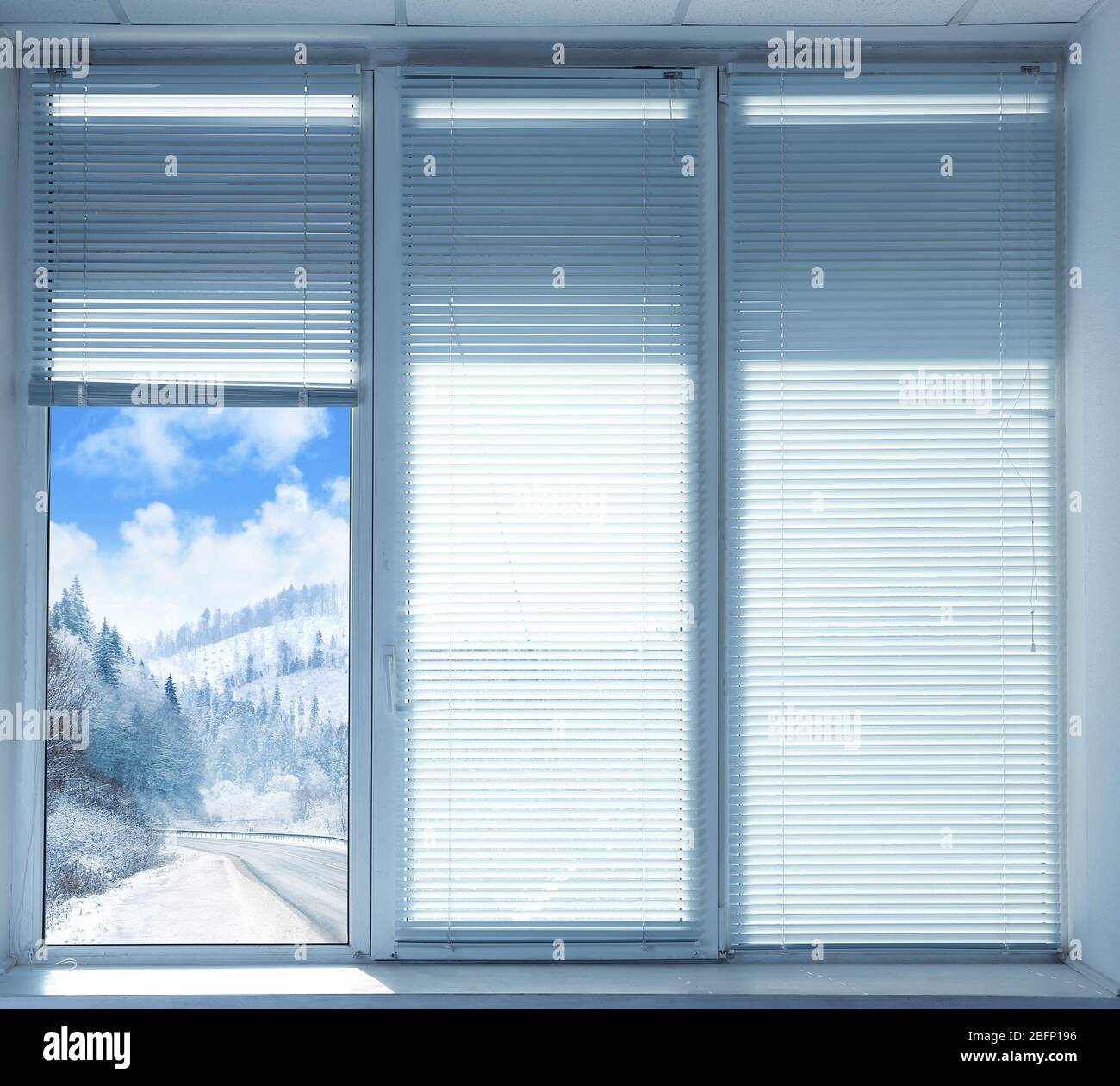 Open blinds hi-res stock photography and images - Alamy
