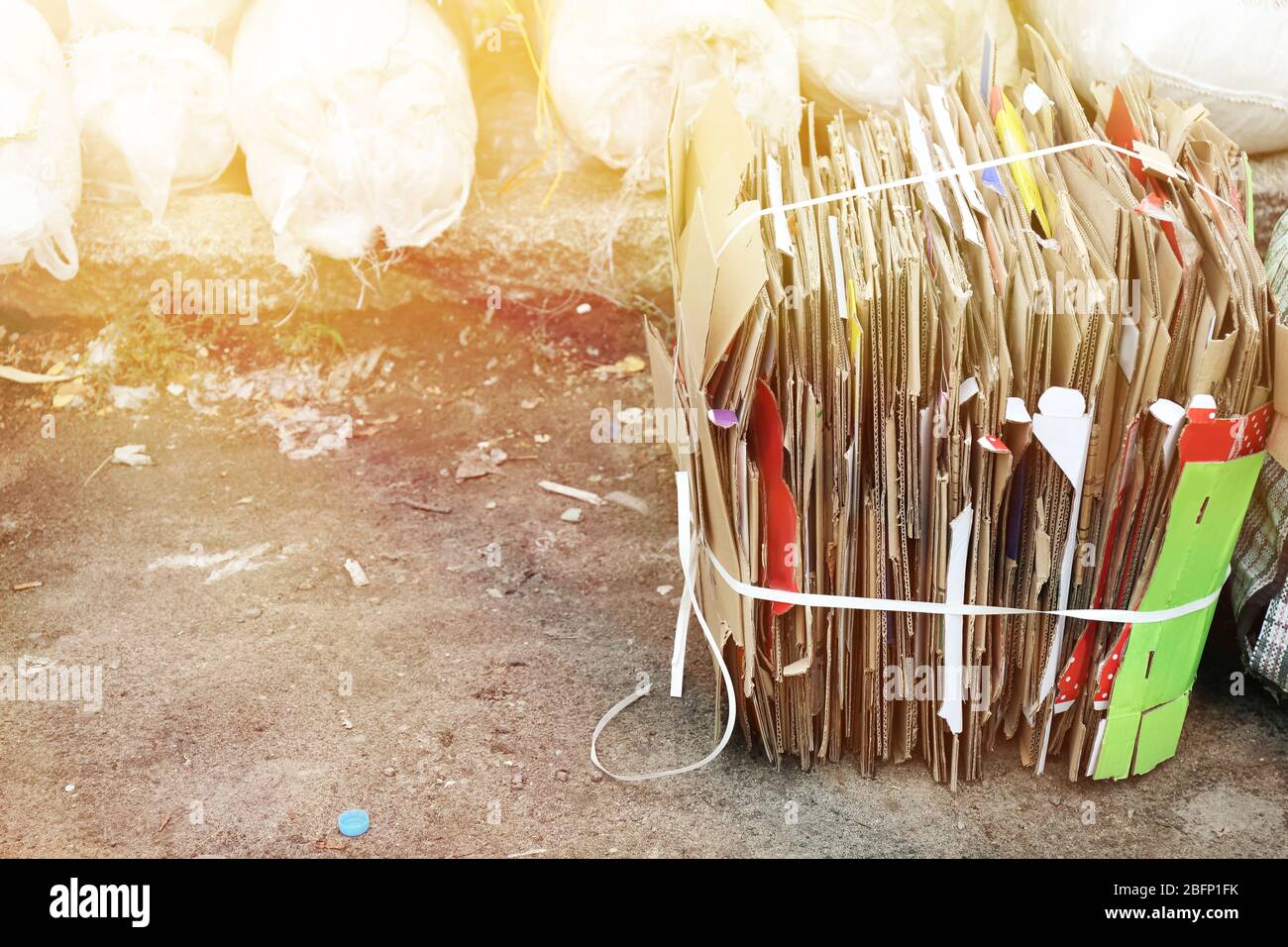 Tied cardboard hi-res stock photography and images - Alamy