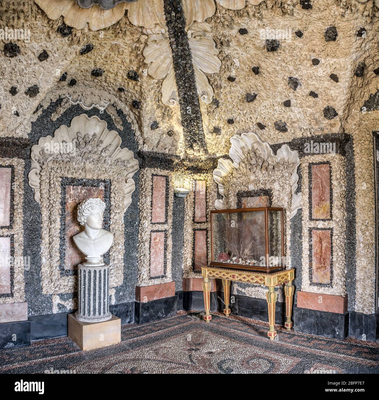 Shell grotto hi-res stock photography and images - Alamy